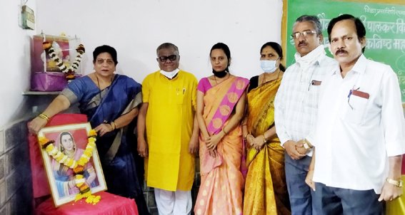 चौक, मुरूड, रोह्यात राजमाता जिजाऊ, स्वामी विवेकानंद यांना अभिवादन ...